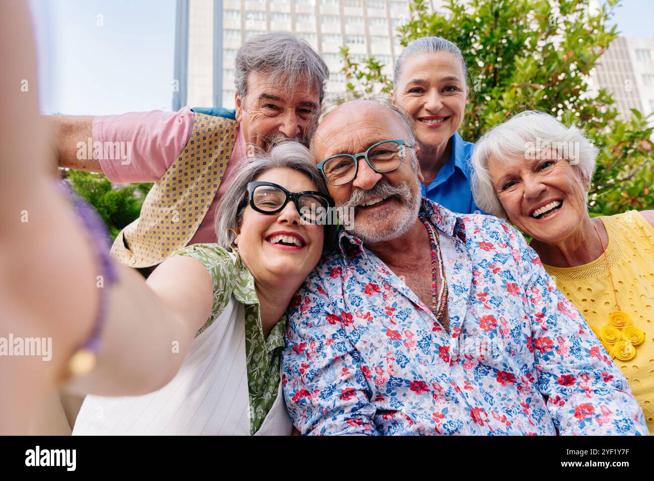 Old people group grandparents hi-res stock photography and images - Alamy