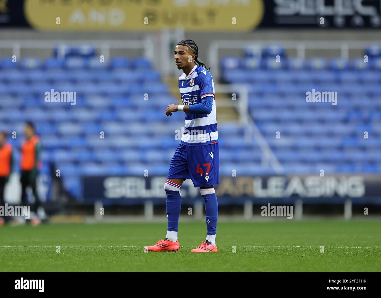 2nd November 2024; Select Car Leasing Stadium, Reading, Berkshire ...