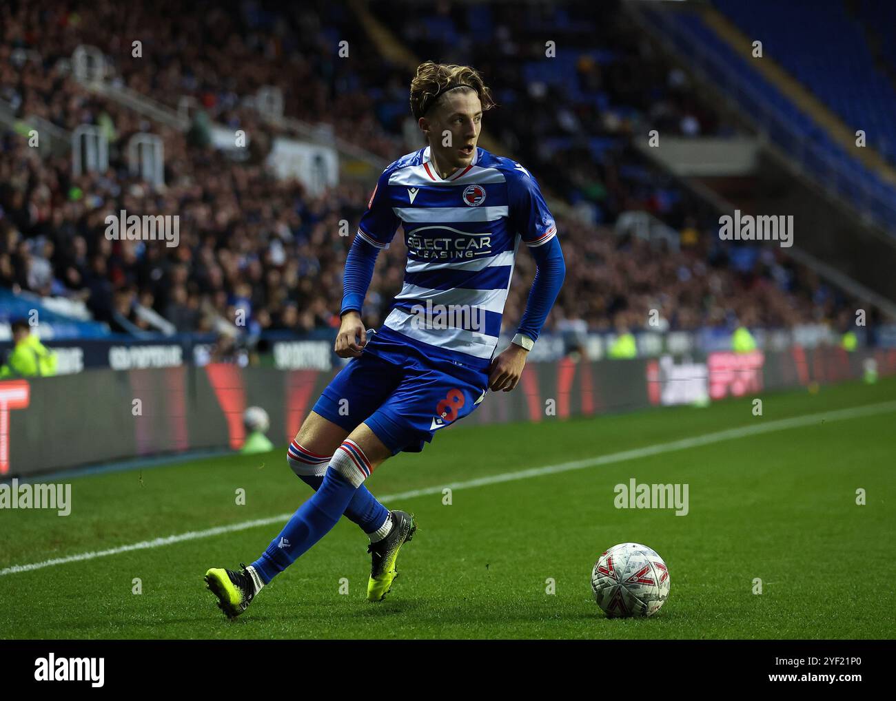 2nd November 2024; Select Car Leasing Stadium, Reading, Berkshire ...