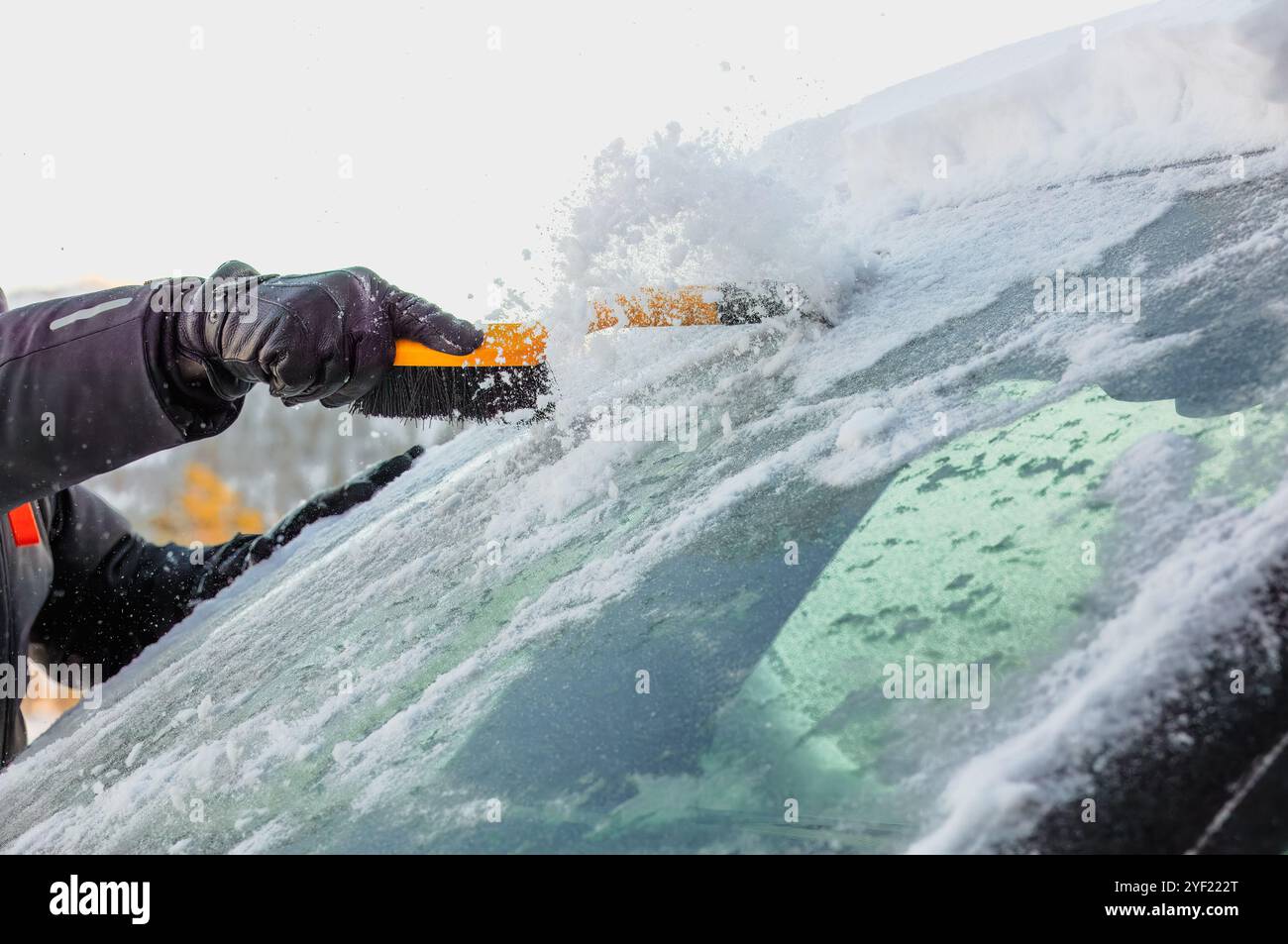 Scraping ice and windshield hi-res stock photography and images - Alamy