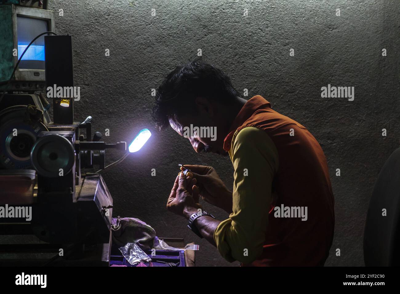 Diamond polishing workshop in a village near Dediapada in Narmada ...