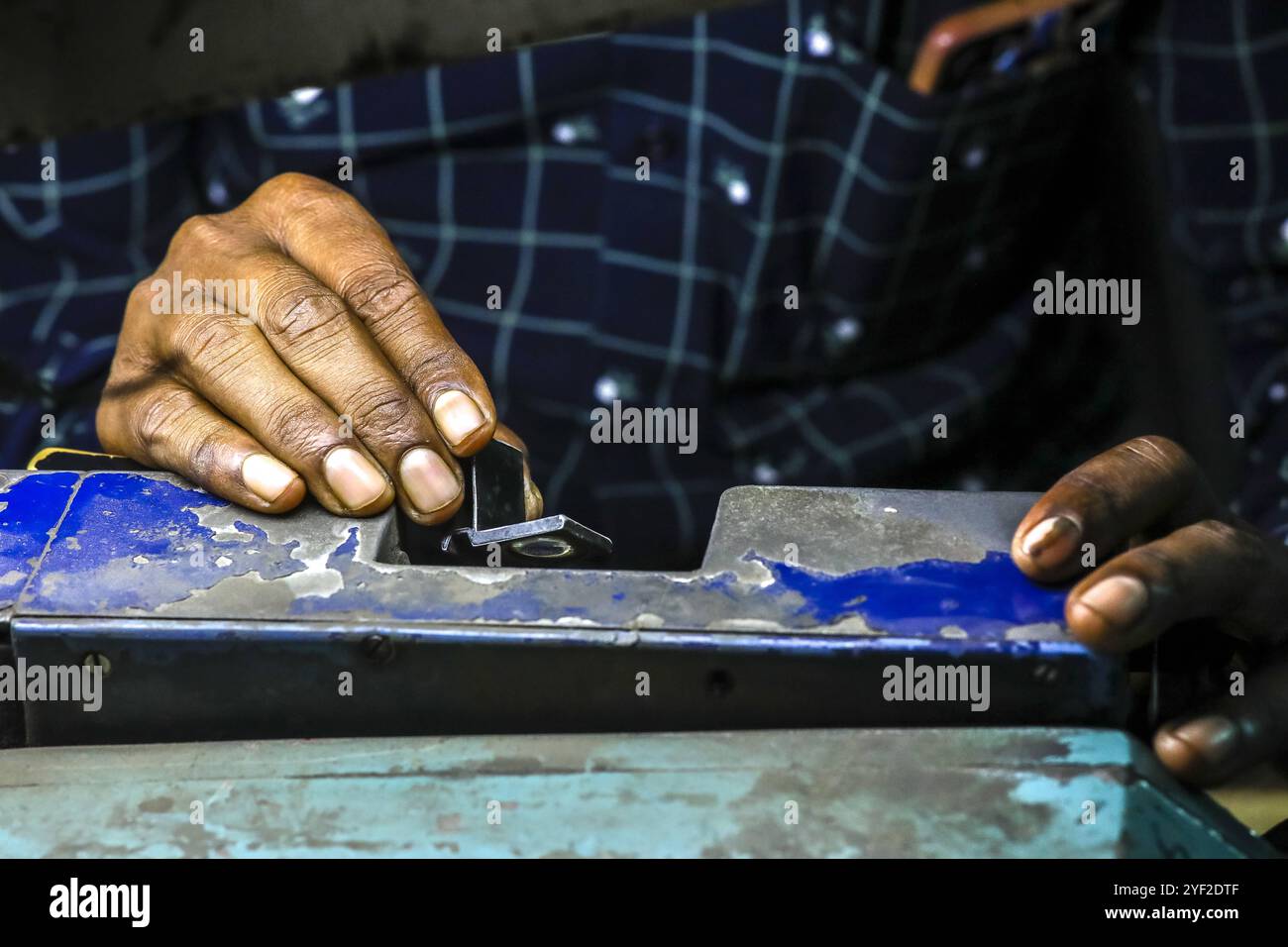 Diamond polishing workshop in a village near Dediapada in Narmada ...