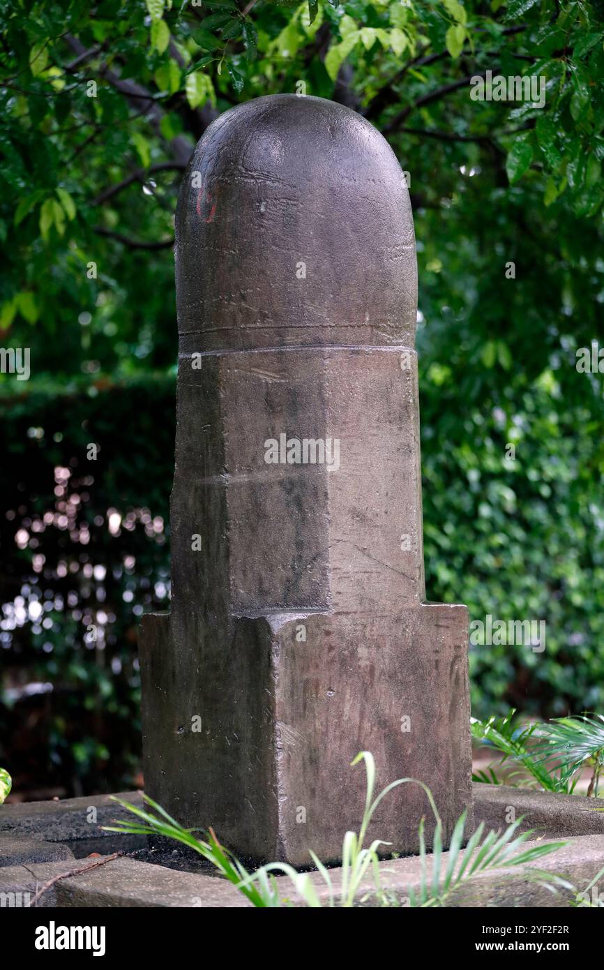 Phallic sculpture hi-res stock photography and images - Alamy