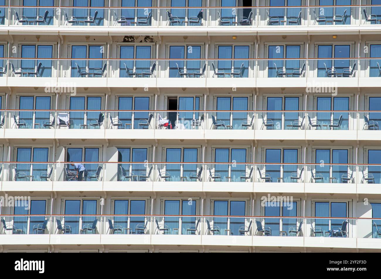 Side view cruise ship hi-res stock photography and images - Alamy
