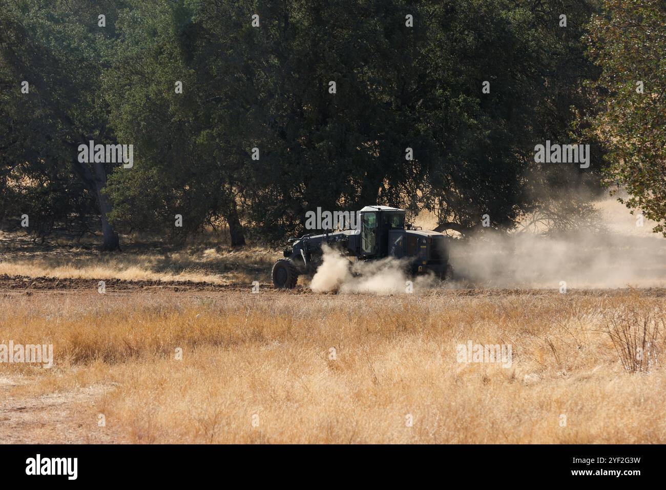 Builder Chief Richard Liles Assigned To Naval Mobile Construction Battalion Nmcb 4 Uses A