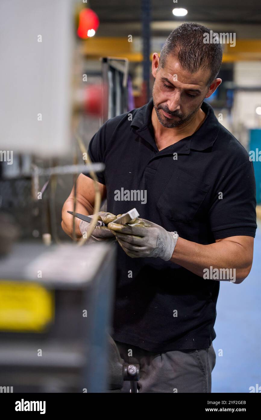 Joining metal parts welding hi-res stock photography and images - Alamy