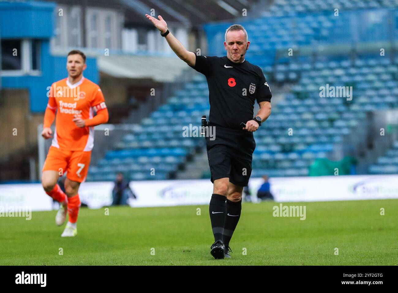 Carl brook referee hi-res stock photography and images - Alamy