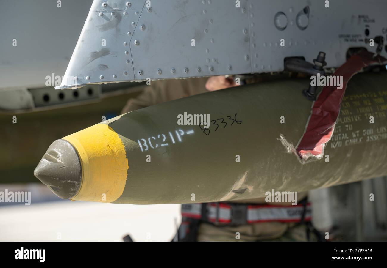 Weapons specialists assigned to the 124th Fighter Wing load MK-82 ...