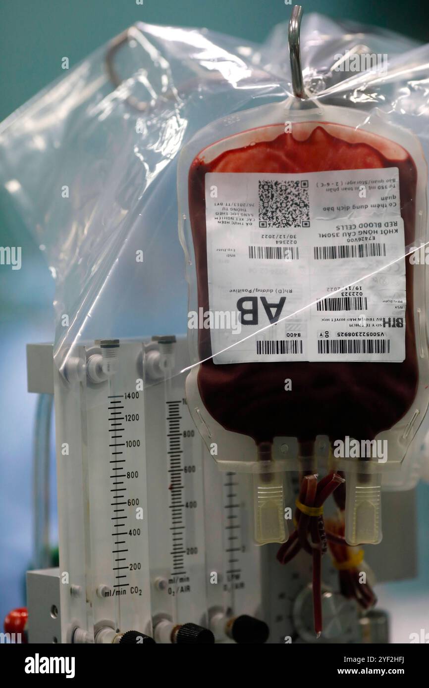 Donated blood bag hi-res stock photography and images - Alamy