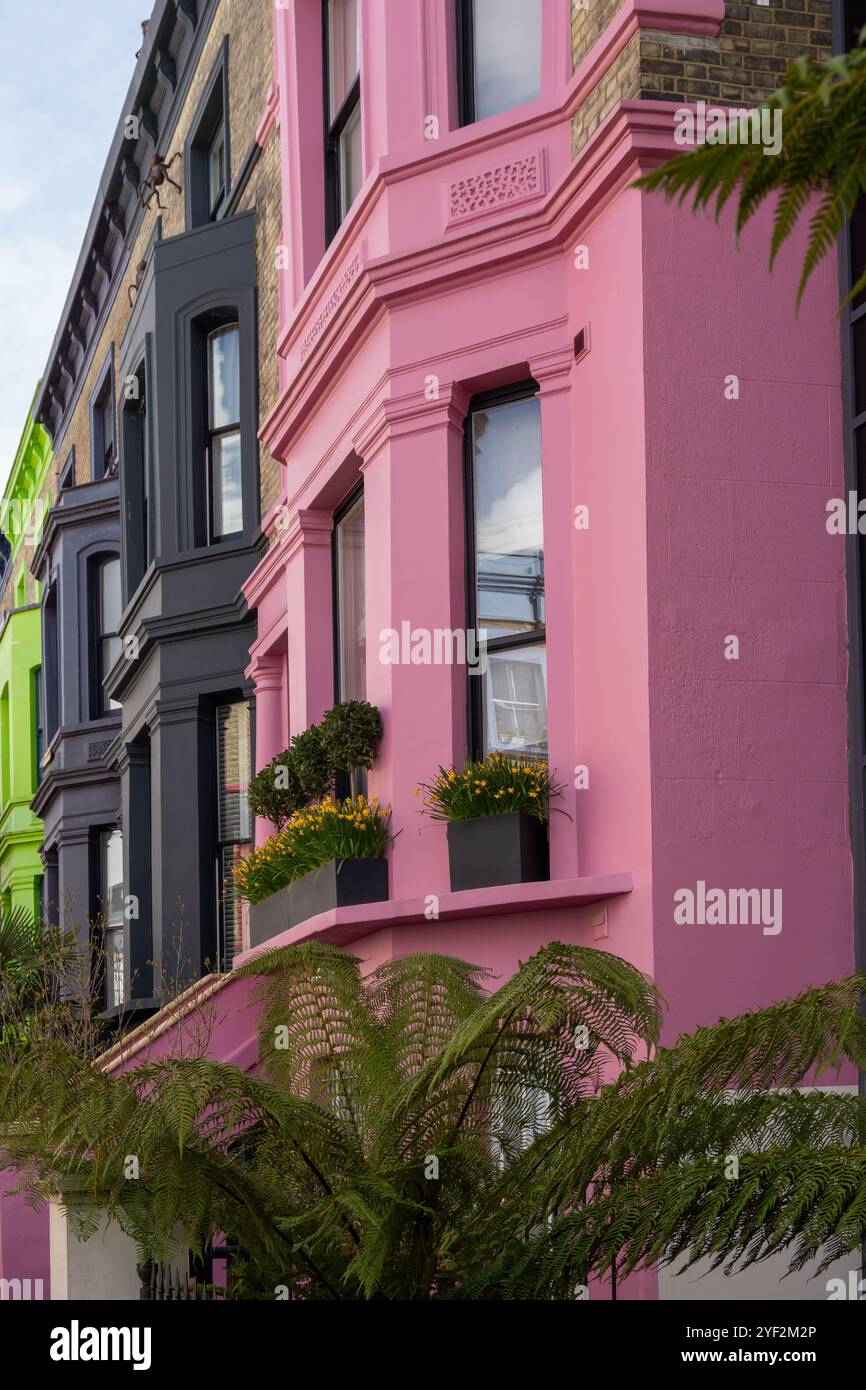 Touristic route on Notting Hill, walking on streets with colourful ...