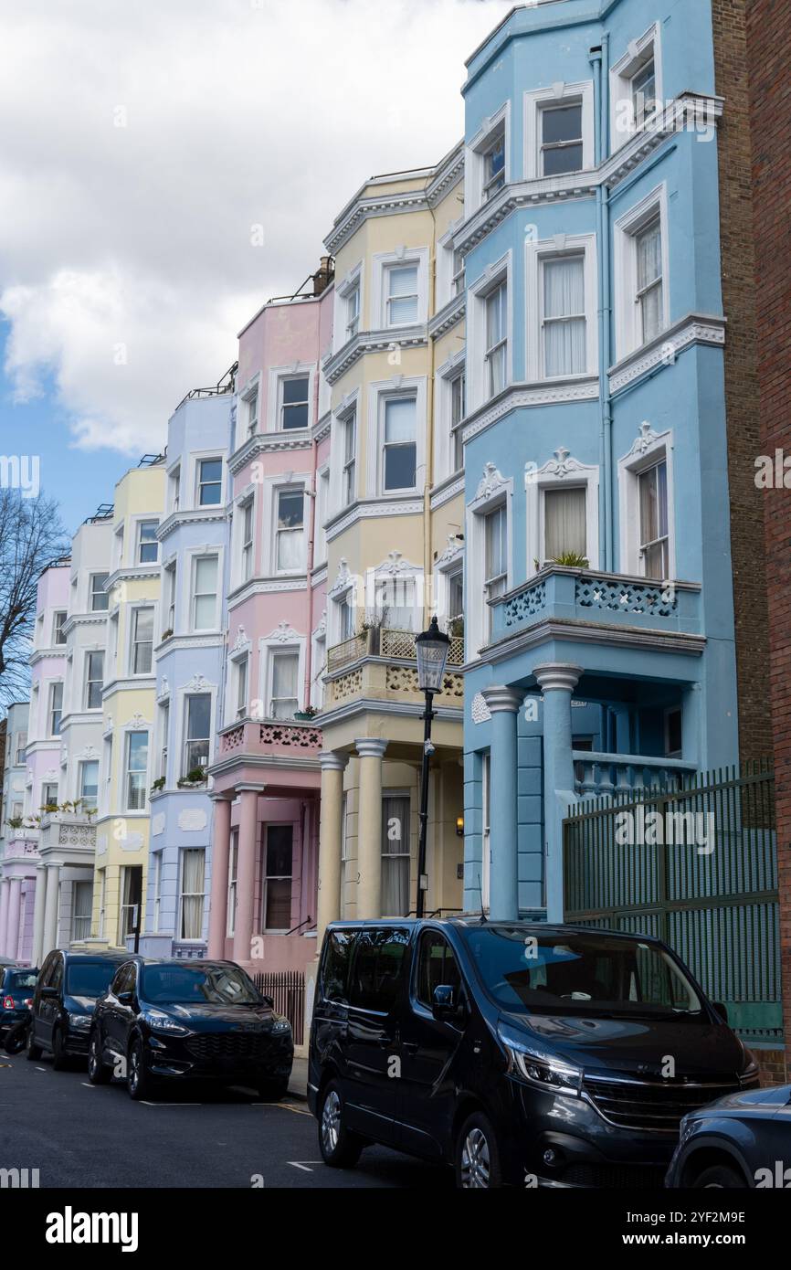 Touristic route on Notting Hill, walking on streets with colourful ...