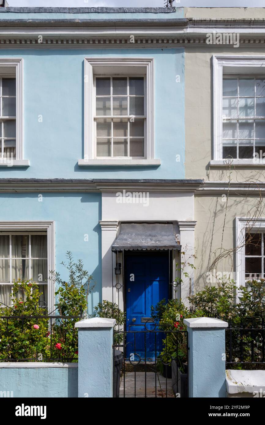 Touristic route on Notting Hill, walking on streets with colourful ...