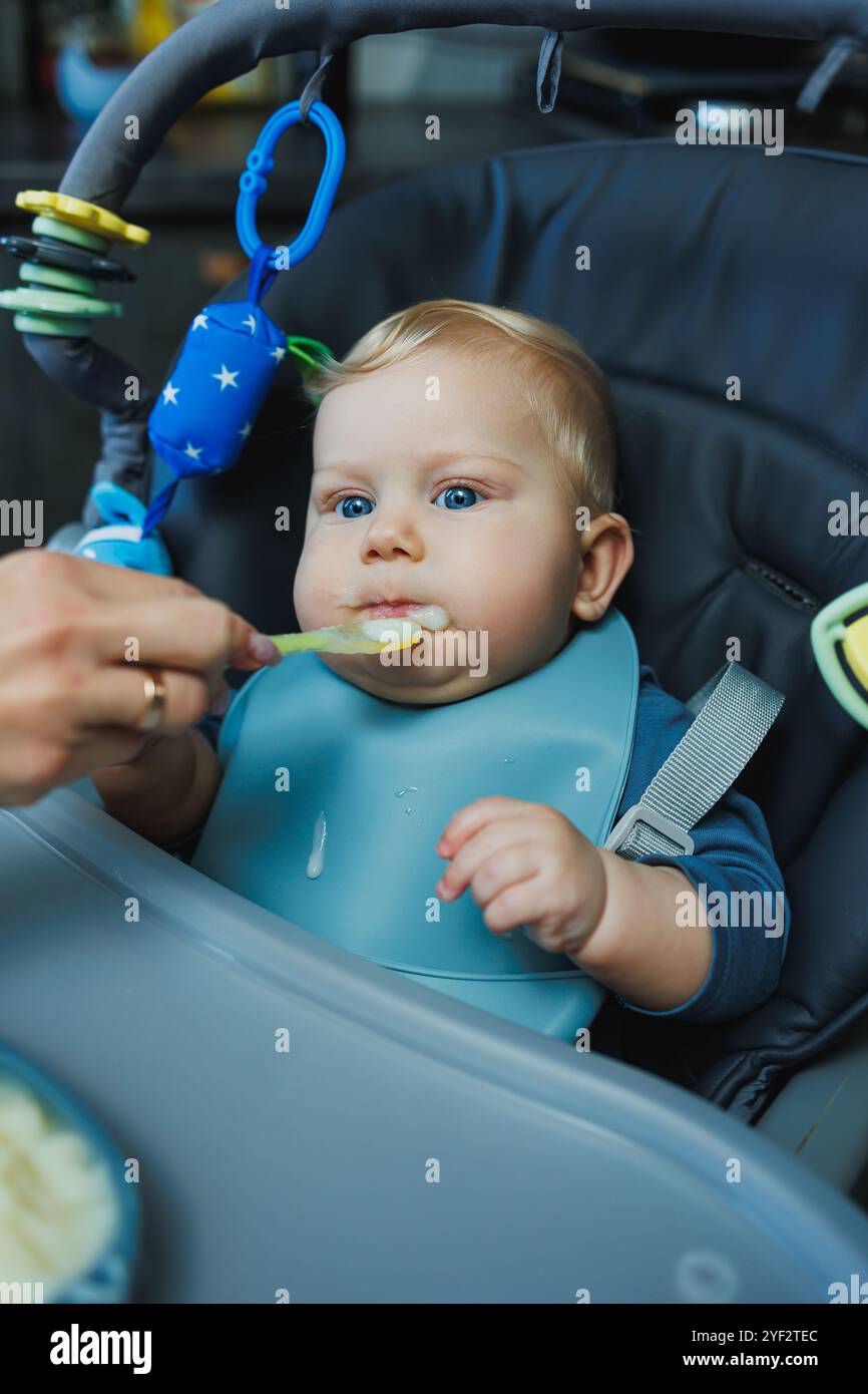 The first feeding of the baby is pureed complementary food. Baby food ...