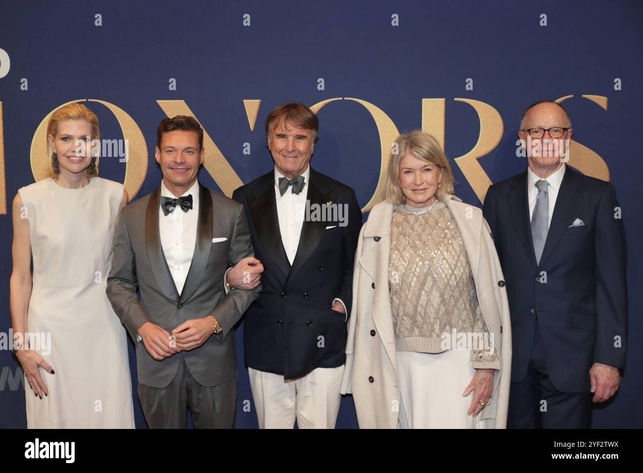 NEW YORK, NEW YORK - OCTOBER 29: (L-R) Amanda Smith, Ryan Seacrest ...