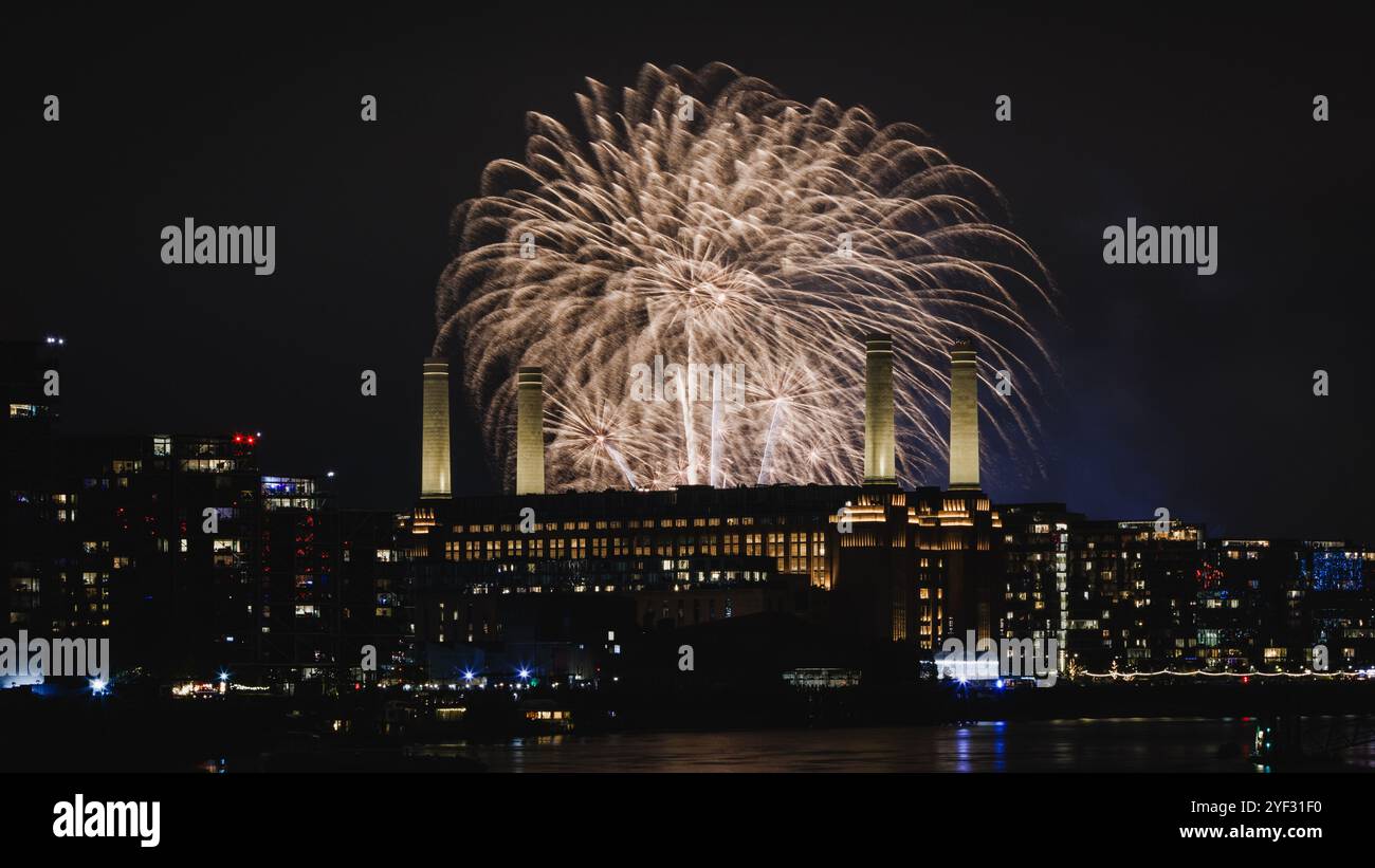 Fireworks illuminate the night sky over Battersea Power Station Stock ...