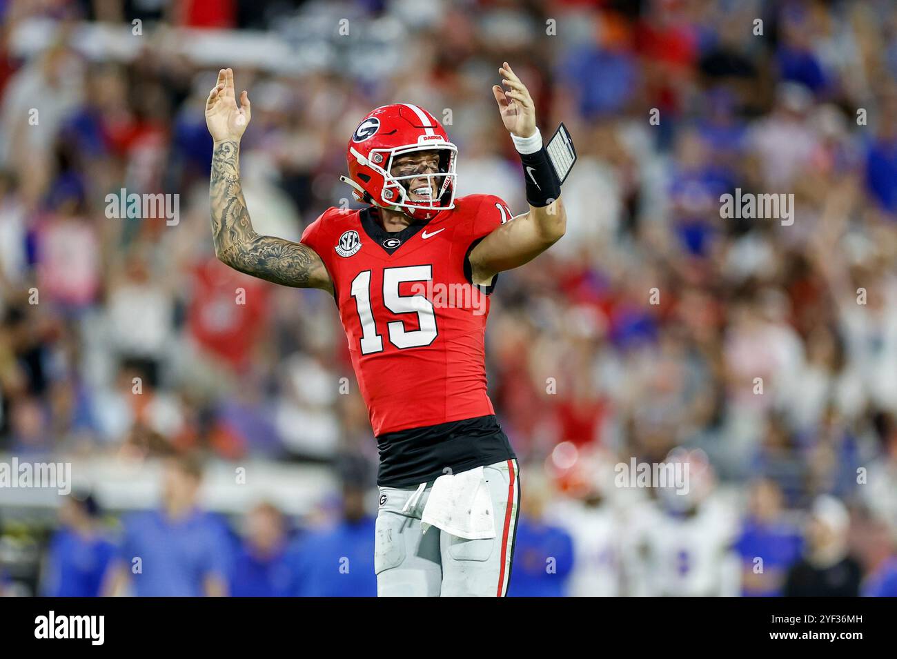 JACKSONVILLE, FL - NOVEMBER 02: Georgia Bulldogs quarterback Carson ...