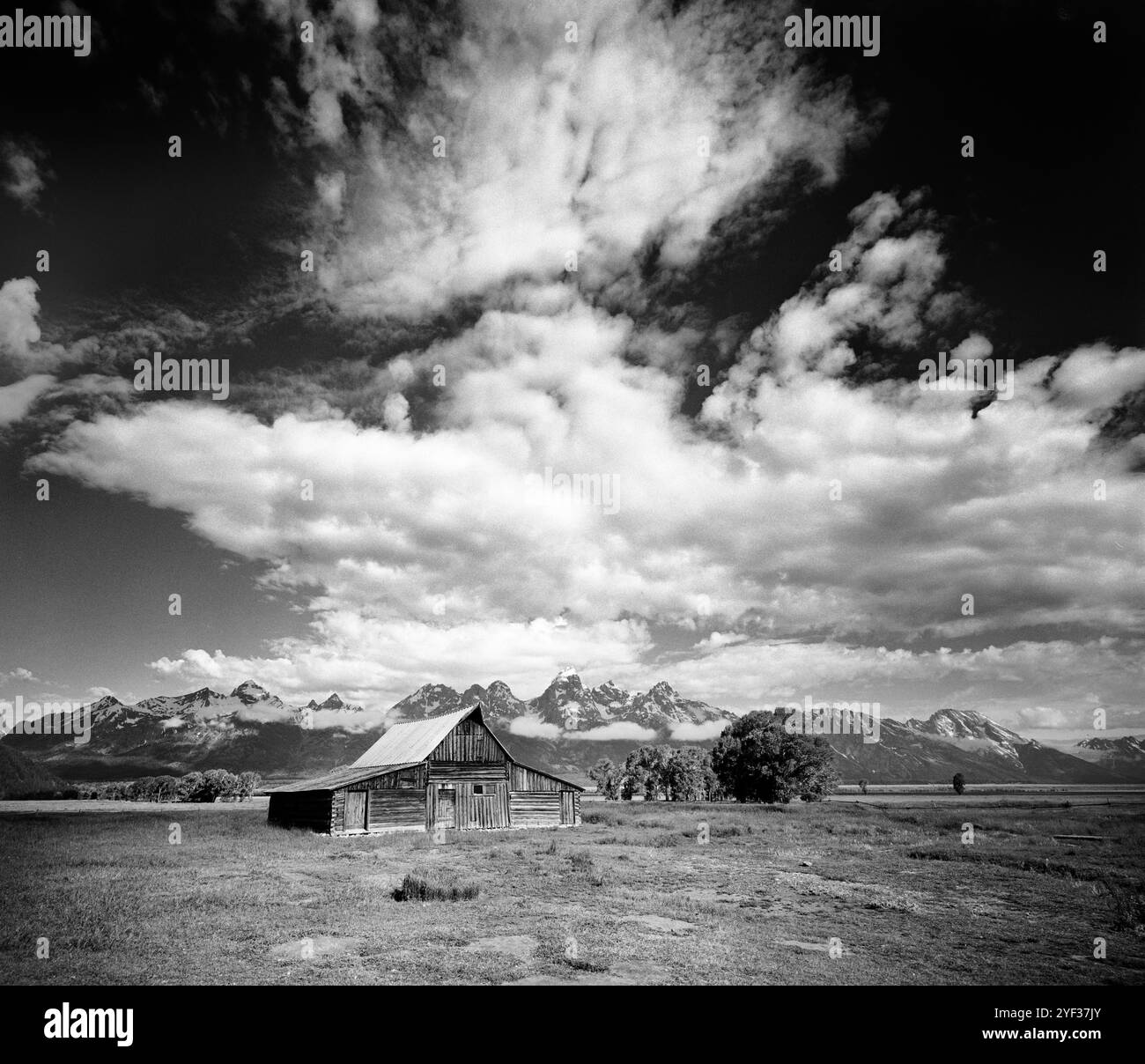 BW02311-00.....WYOMING - Barn along Mormon Road in Grand Teton National ...