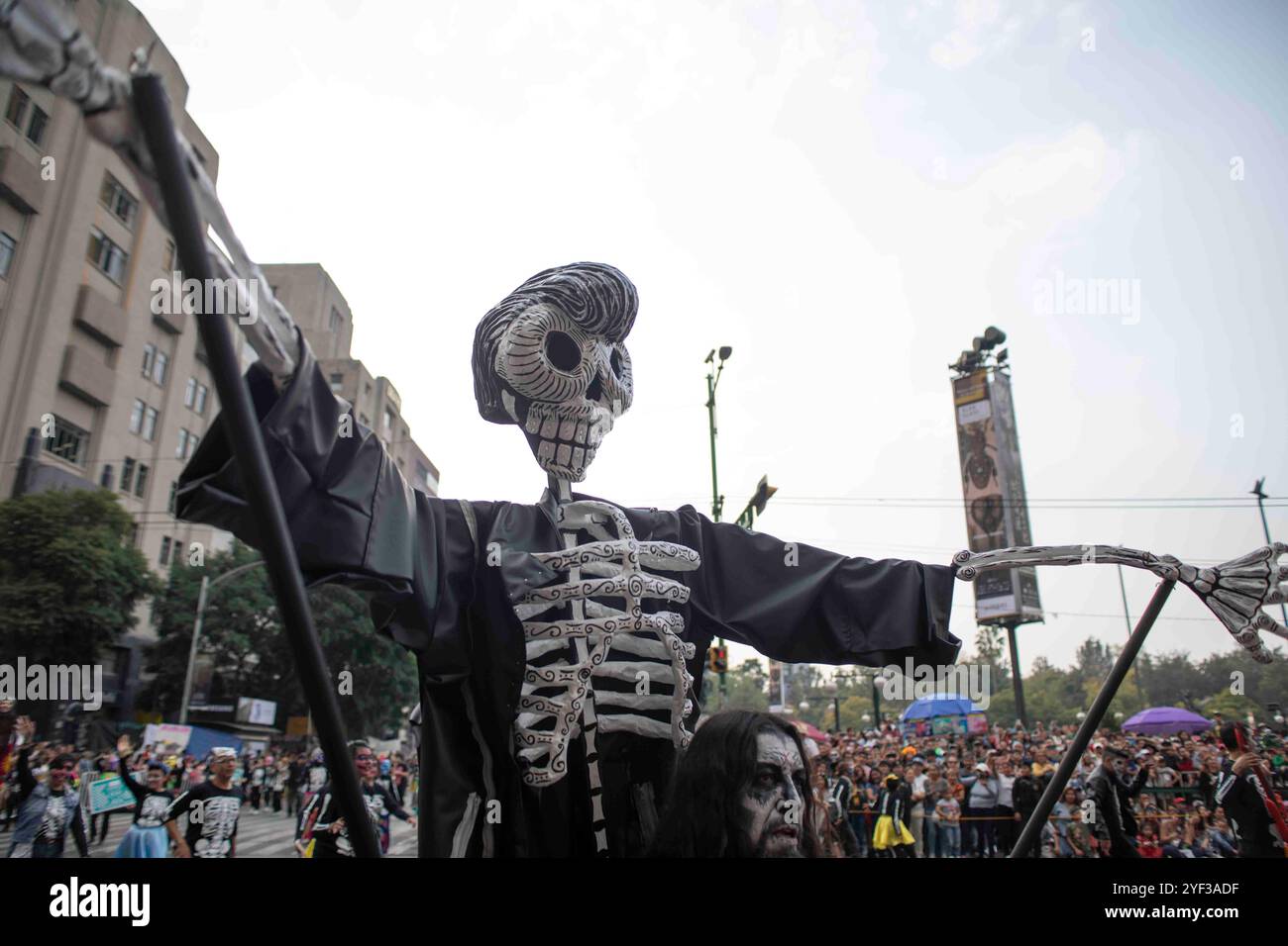 Floats and hundreds of citizens dressed in Day of the Dead-themed ...