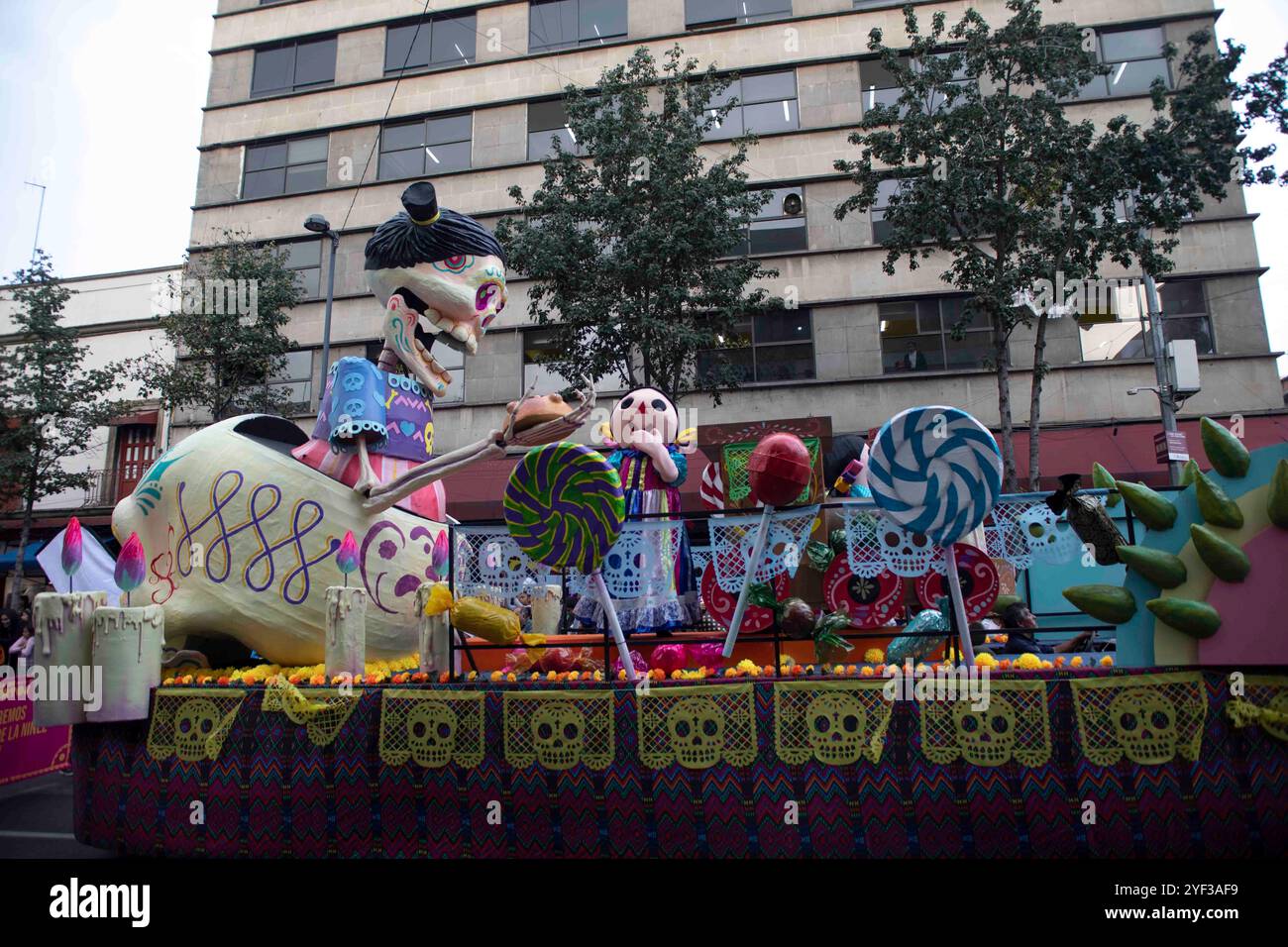 Floats and hundreds of citizens dressed in Day of the Dead-themed ...