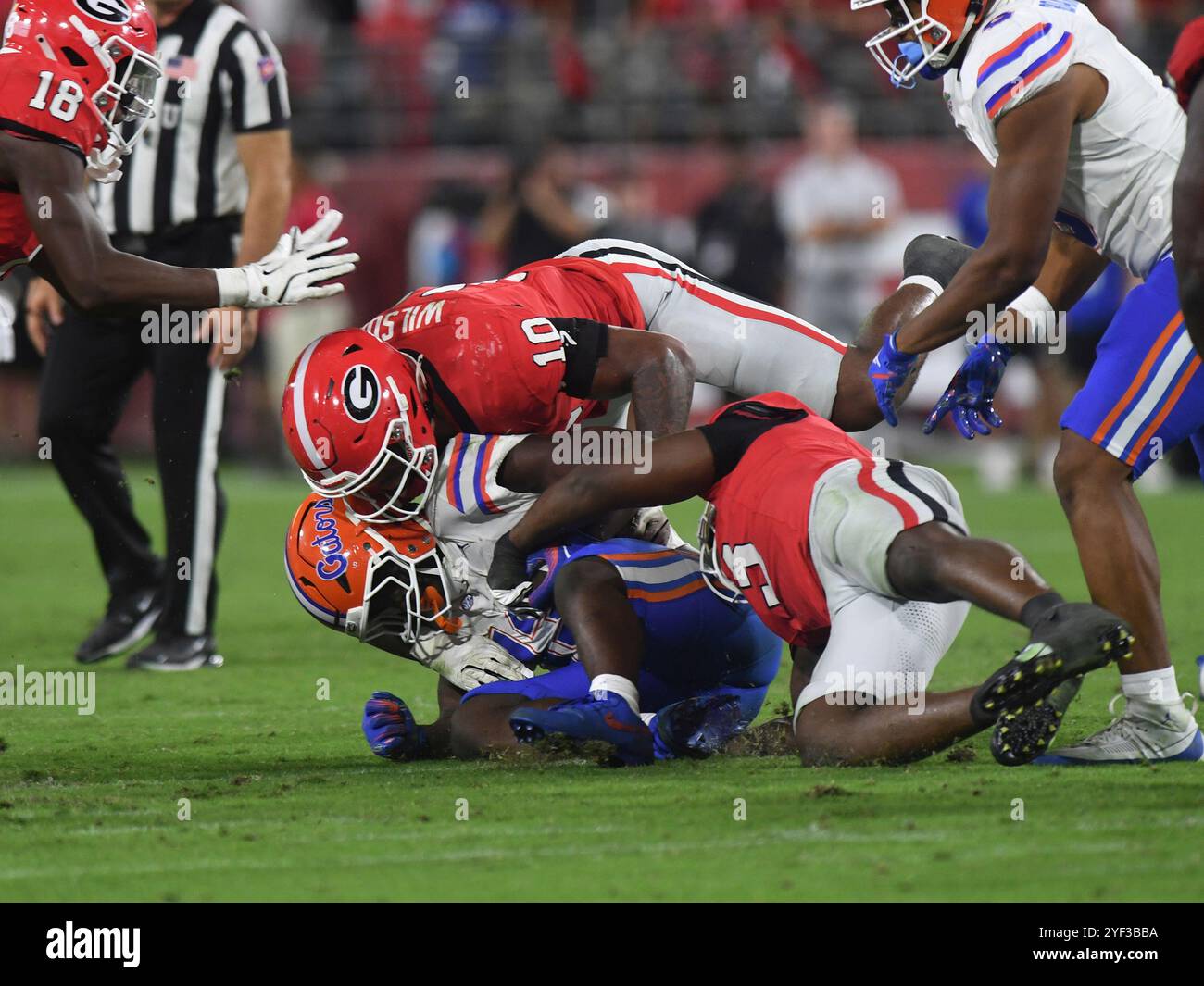 JACKSONVILLE, FL - NOVEMBER 02: Georgia Bulldogs linebacker Damon Wilson II (10) tackles Florida ...
