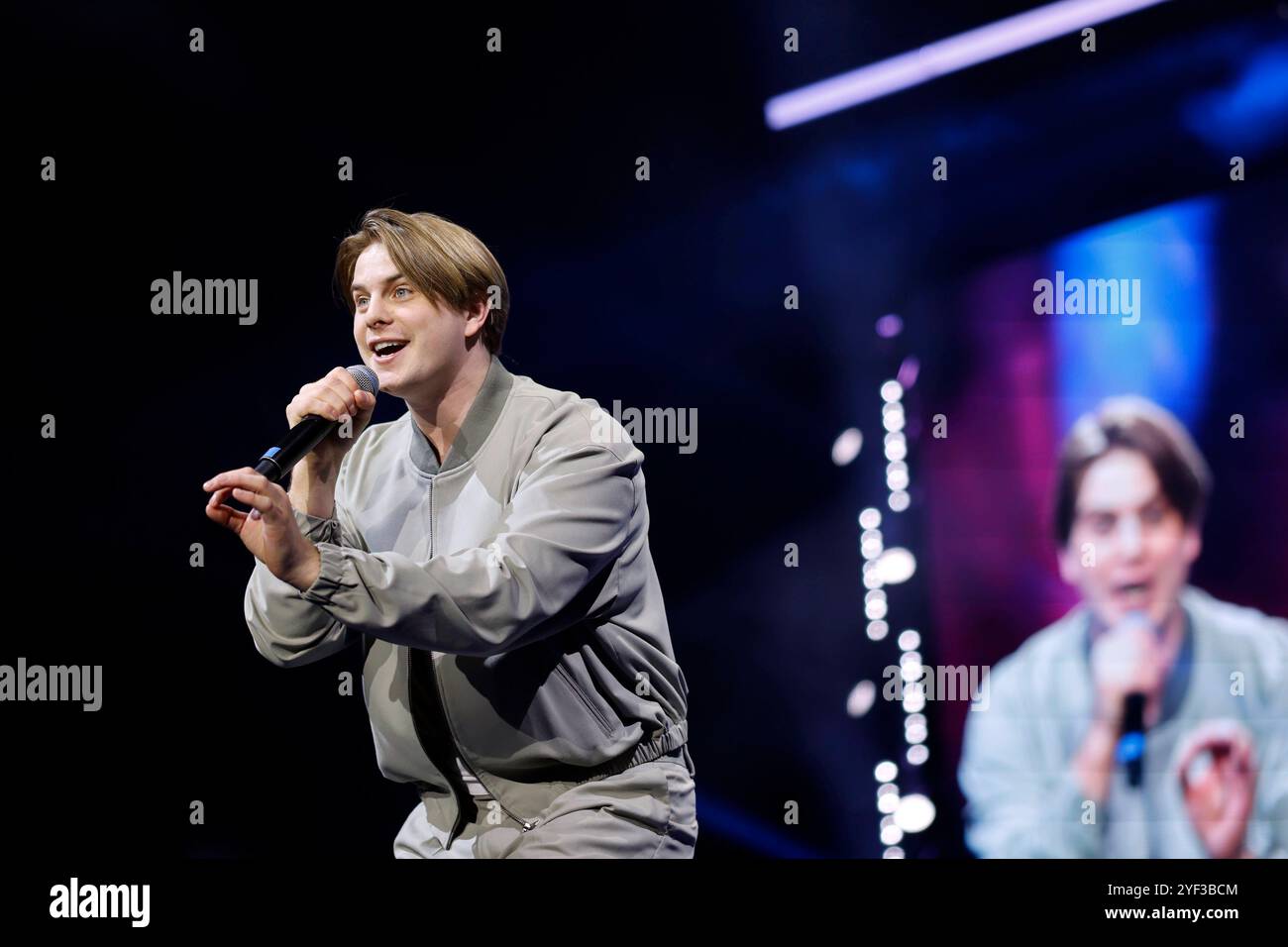 Sänger Vincent Gross bei seinem Auftritt bei Die Schlagernacht des ...