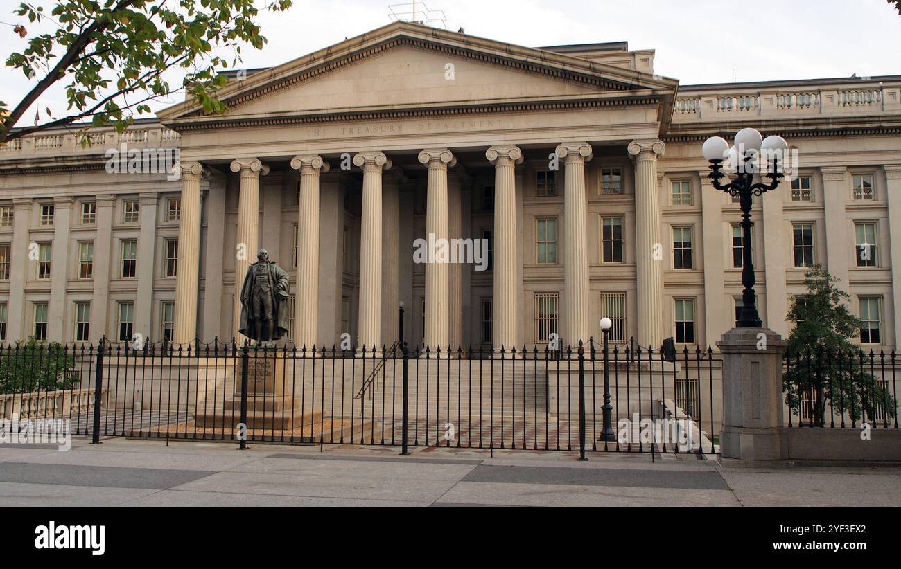 Portico of the northern entrance to the United States Treasury Building ...