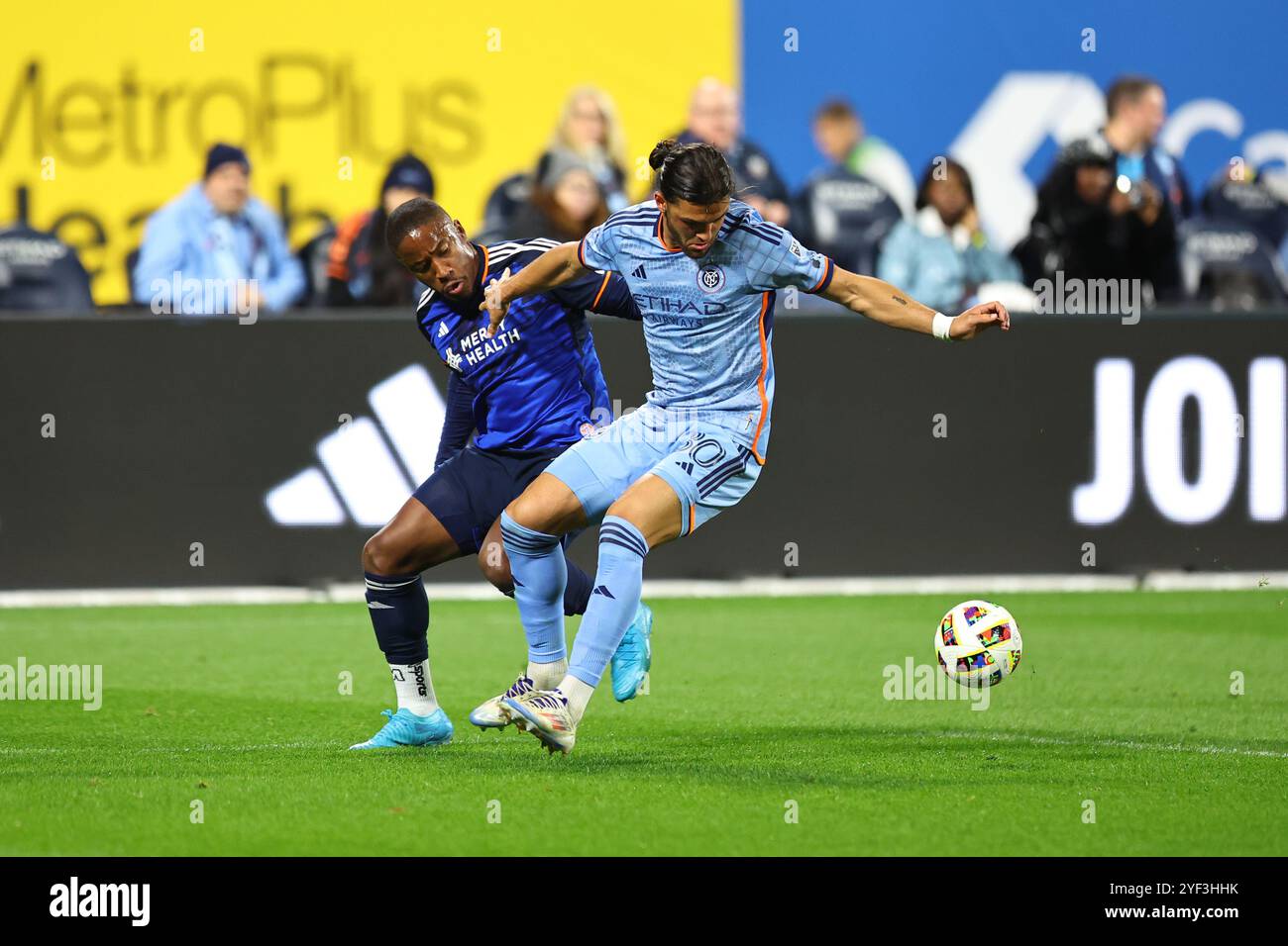 FC Cincinnati forward Sergio Santos #17 and New York City FC midfielder ...