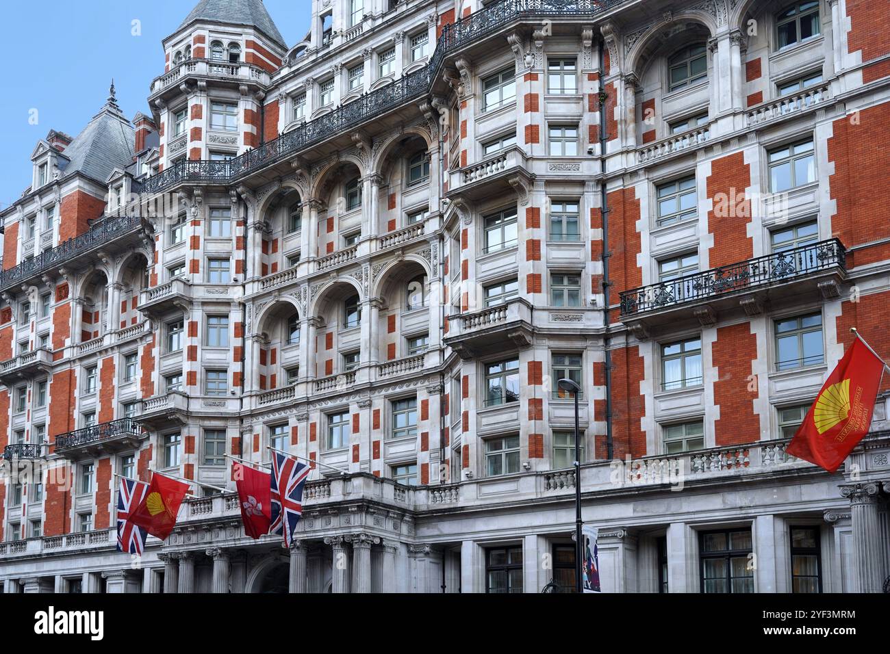 Famous London five star hotel, Mandarin Oriental Hyde Park Stock Photo ...