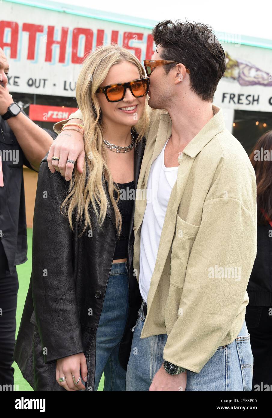 Santa Monica, USA. 02nd Nov, 2024. Kelsea Ballerini and Chase Stokes ...