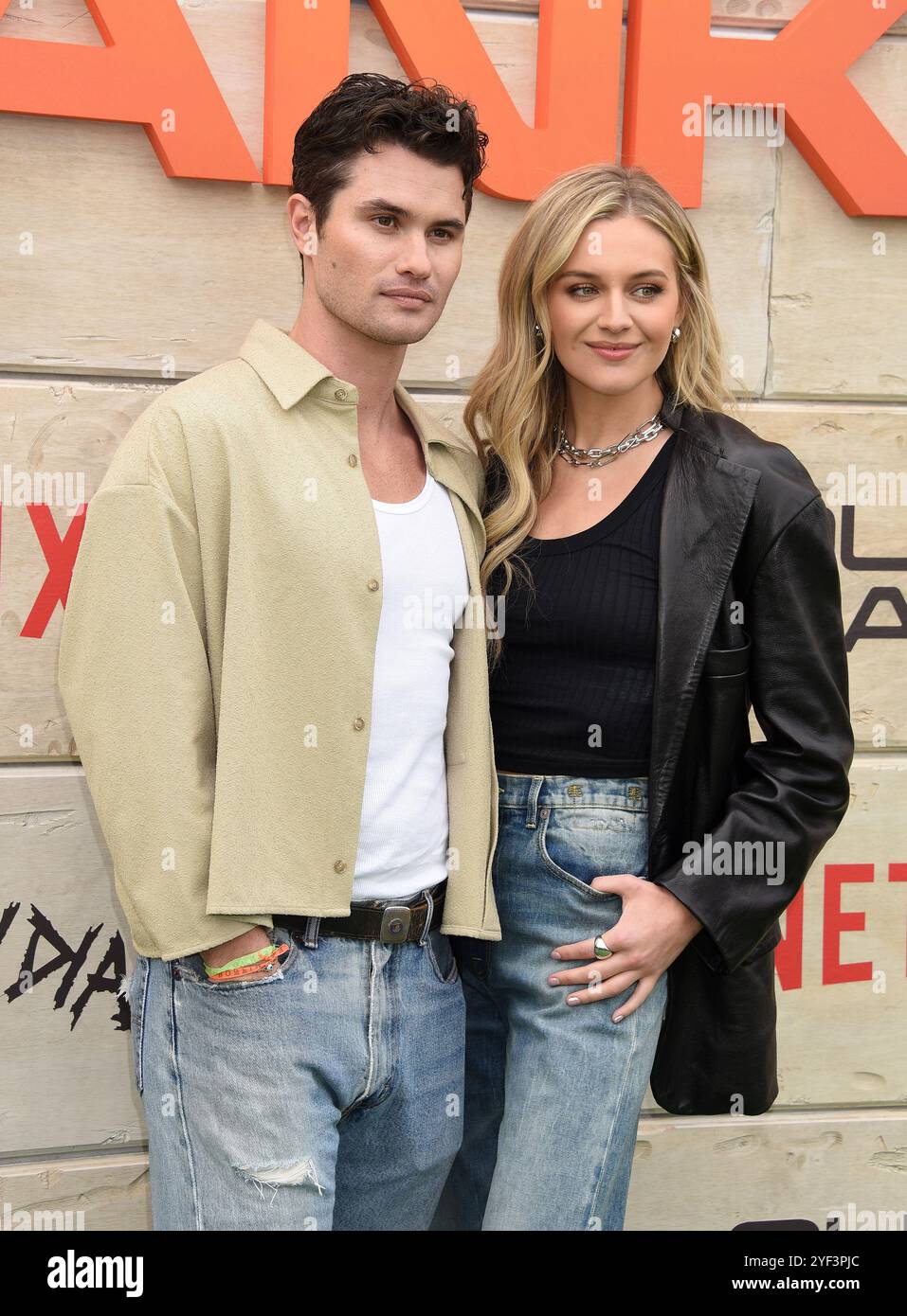 Santa Monica, USA. 02nd Nov, 2024. Chase Stokes and Kelsea Ballerini ...