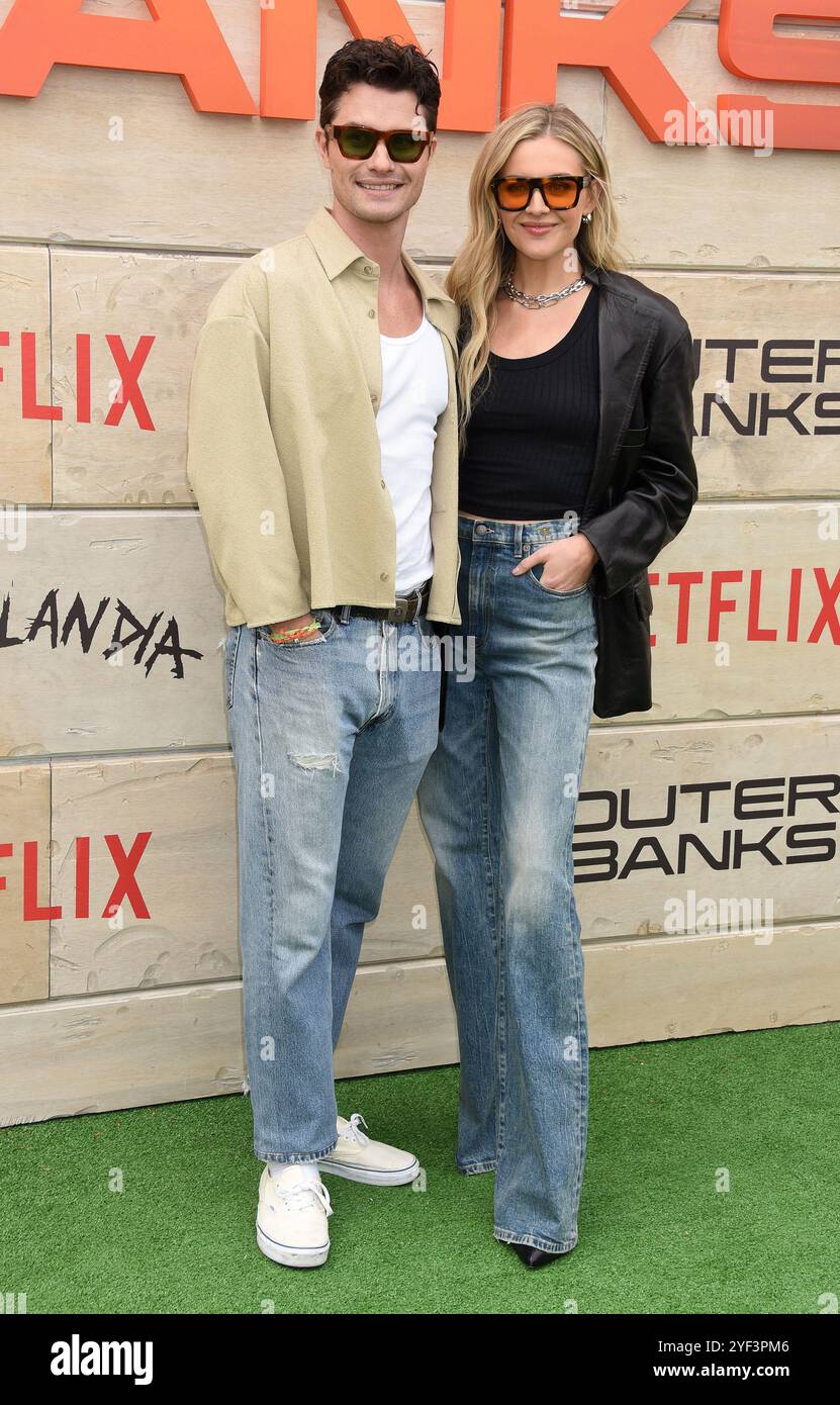 Santa Monica, USA. 02nd Nov, 2024. Chase Stokes and Kelsea Ballerini ...