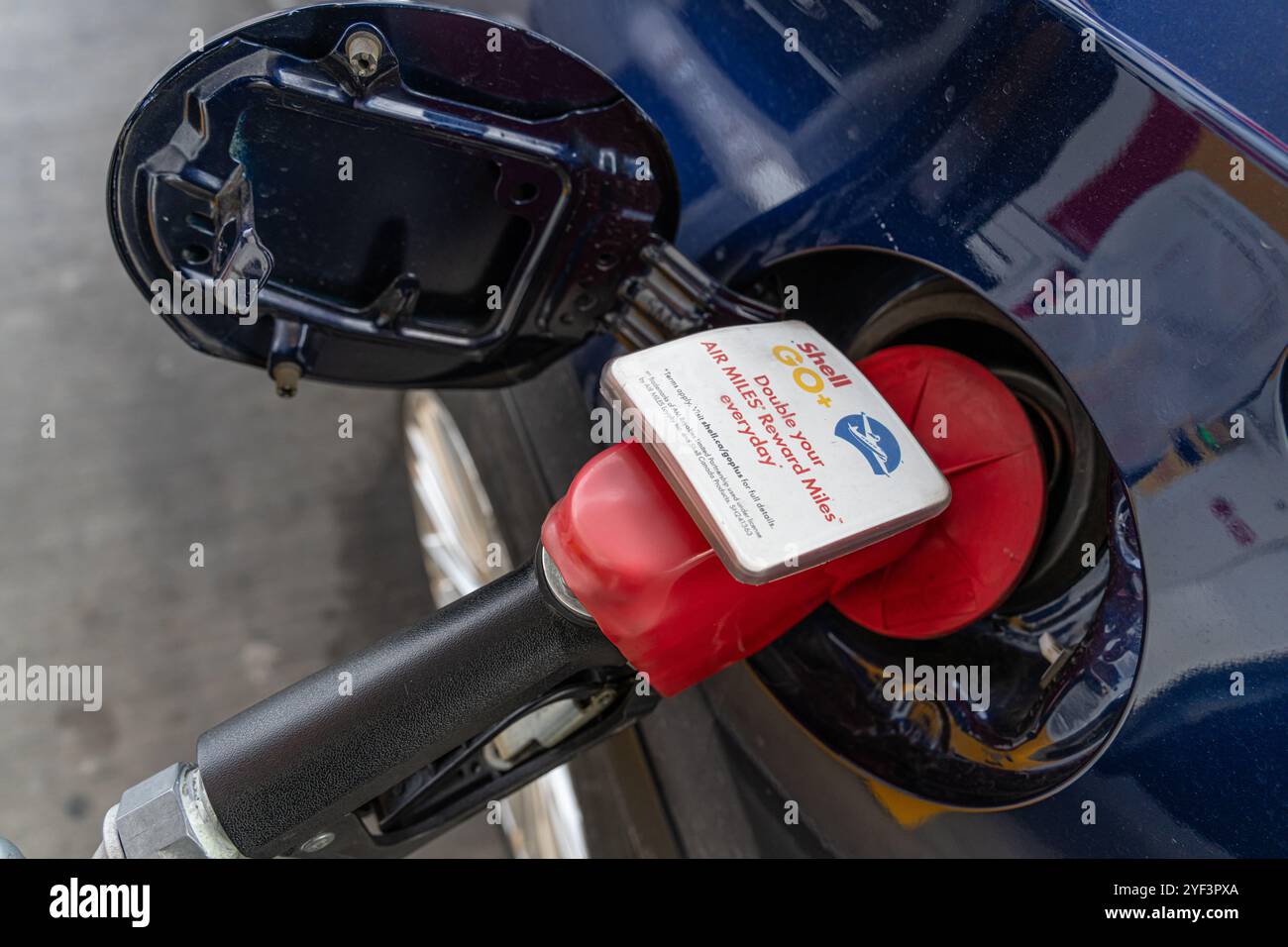 Shell gas station in canada hi-res stock photography and images - Alamy