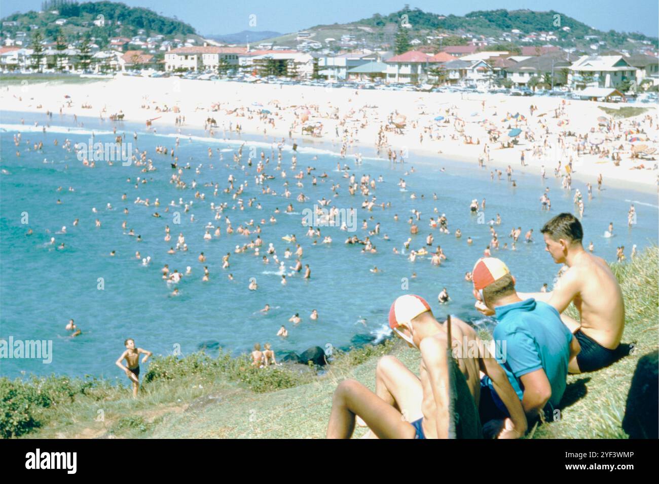 1950s family on beach hi-res stock photography and images - Alamy