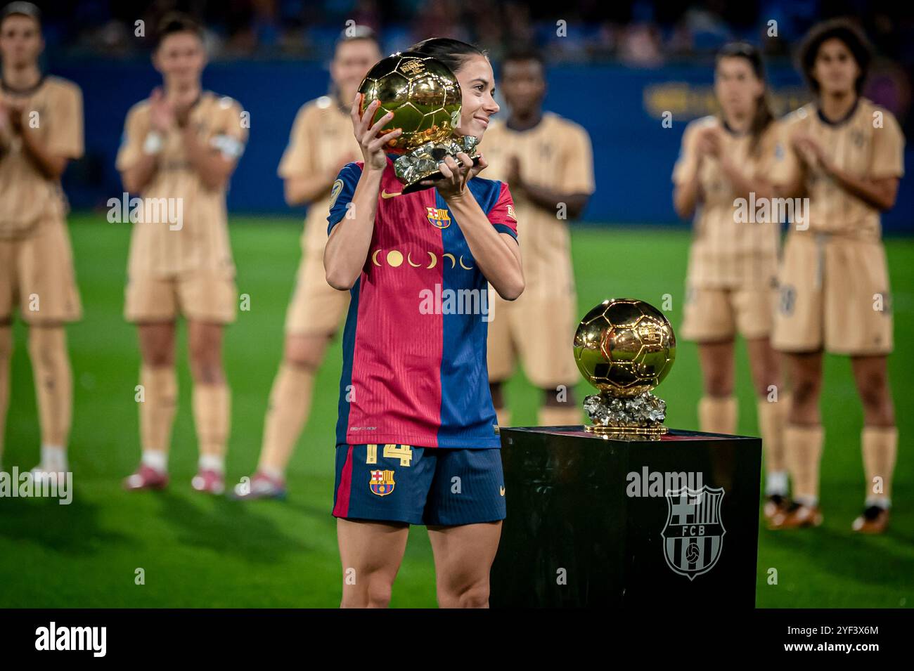 Barcelona, Spain. 02nd Nov, 2024. Aitana Bonmati (FC Barcelona) shows ...