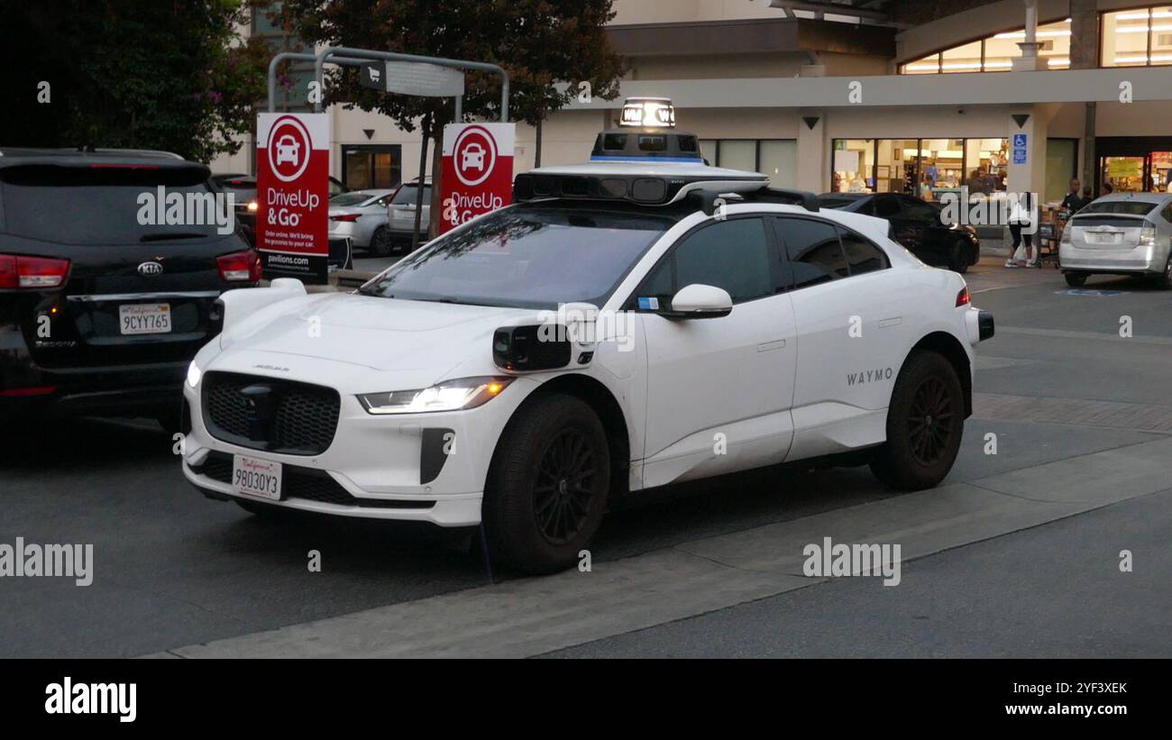 Los Angeles, California, USA 2nd November 2024 Waymo Driverless Car ...