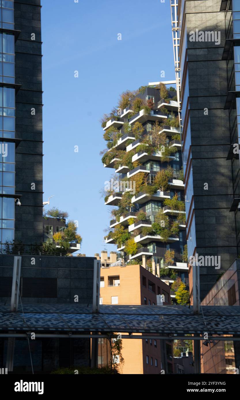 Milano , ITALIA - 02 nov - 2024 : The Bosco Verticale in Milan, two ...