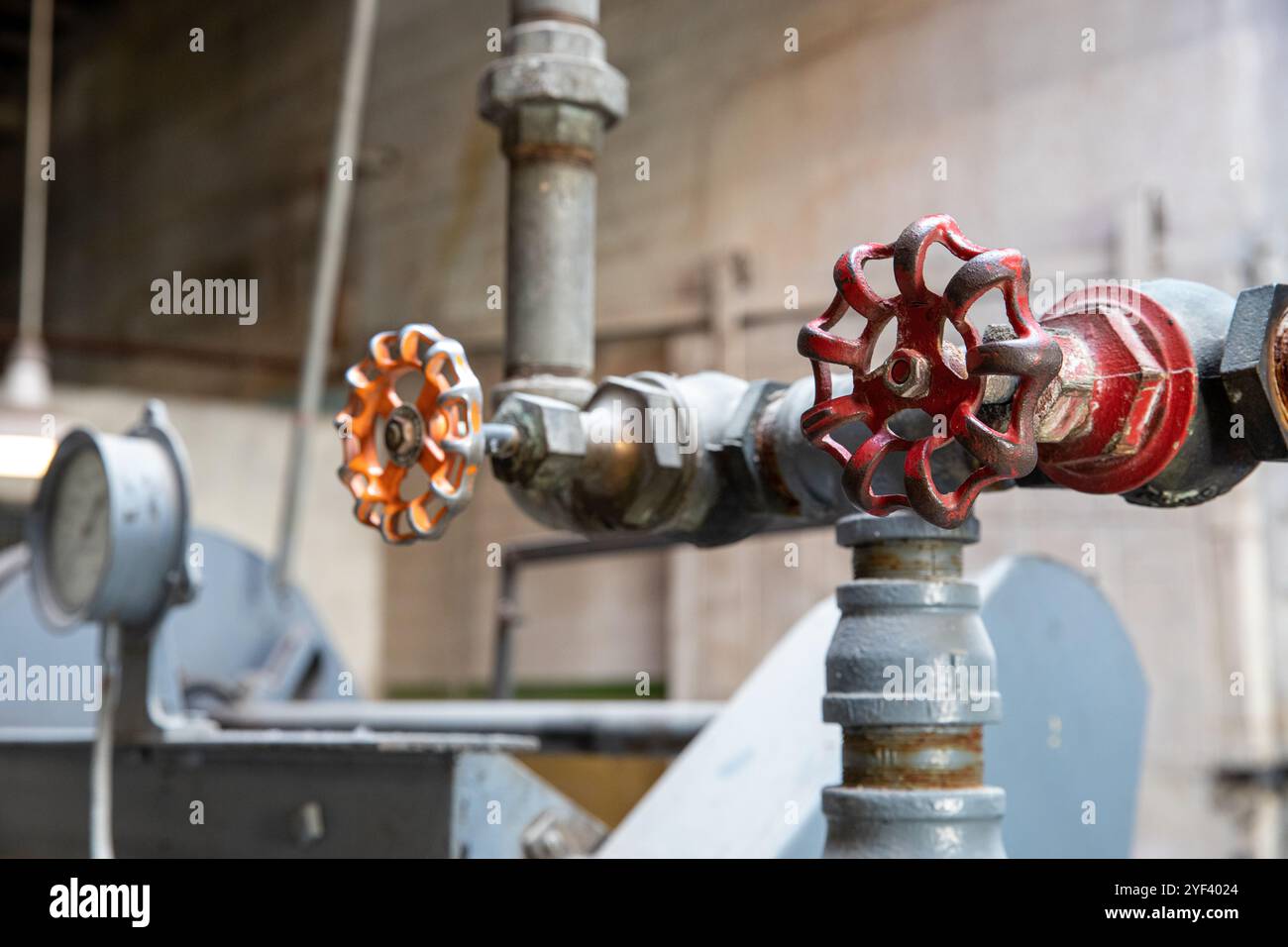 Old metal pipes valves hi-res stock photography and images - Alamy