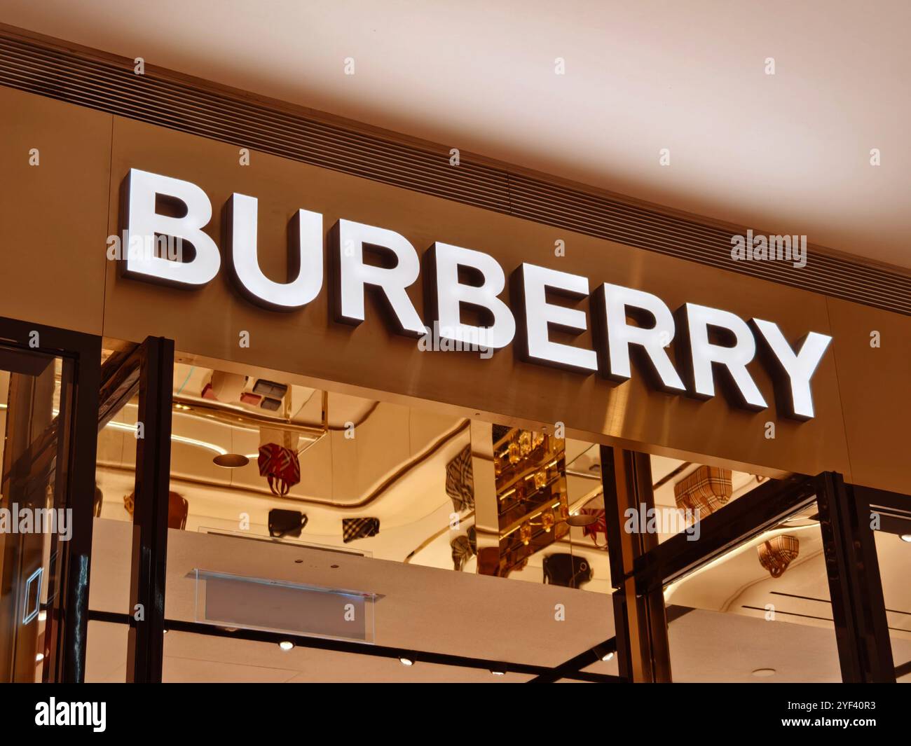 Burberry store shop storefront hi-res stock photography and images - Alamy
