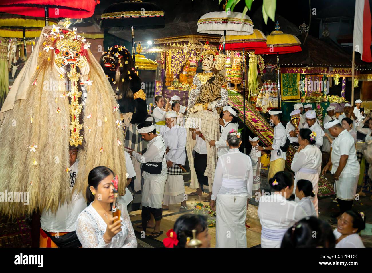 Evil witch Rangda and Queen Barong Landung parade at Kuningan ceremony ...