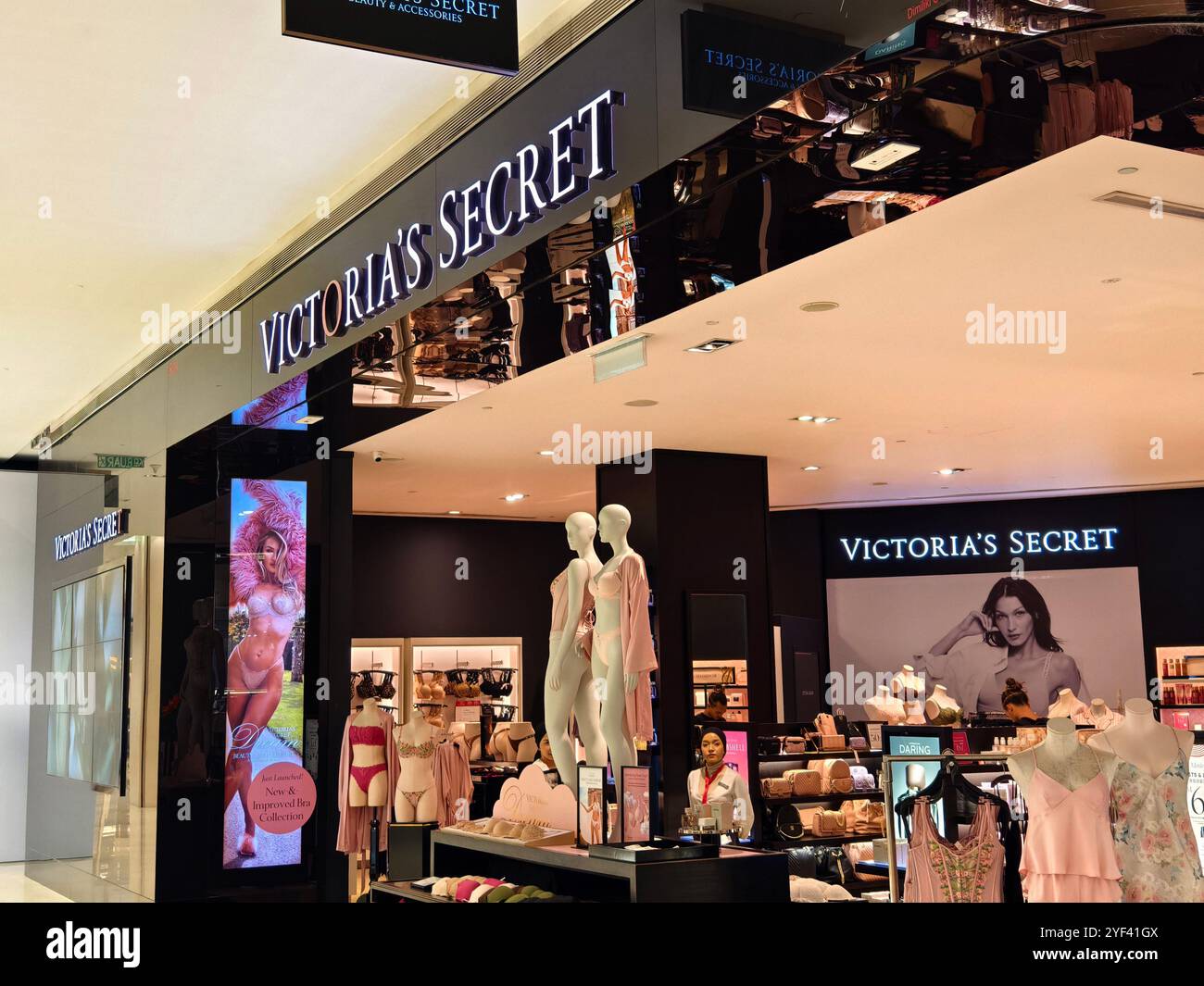 KUALA LUMPUR, MALAYSIA - AUGUST 28, 2024: Victorias secret brand retail ...