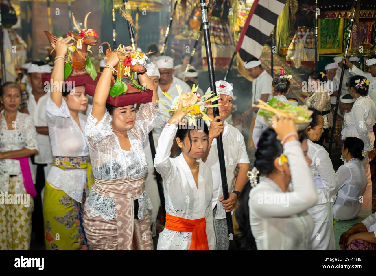 Women carrying offerings on their heads at Kuningan ceremony, Pura ...