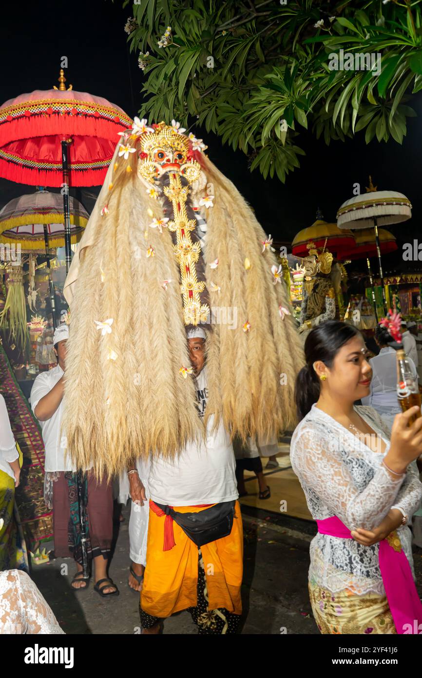 Evil witch Rangda puppet carrier parade at Kuningan ceremony, Pura ...