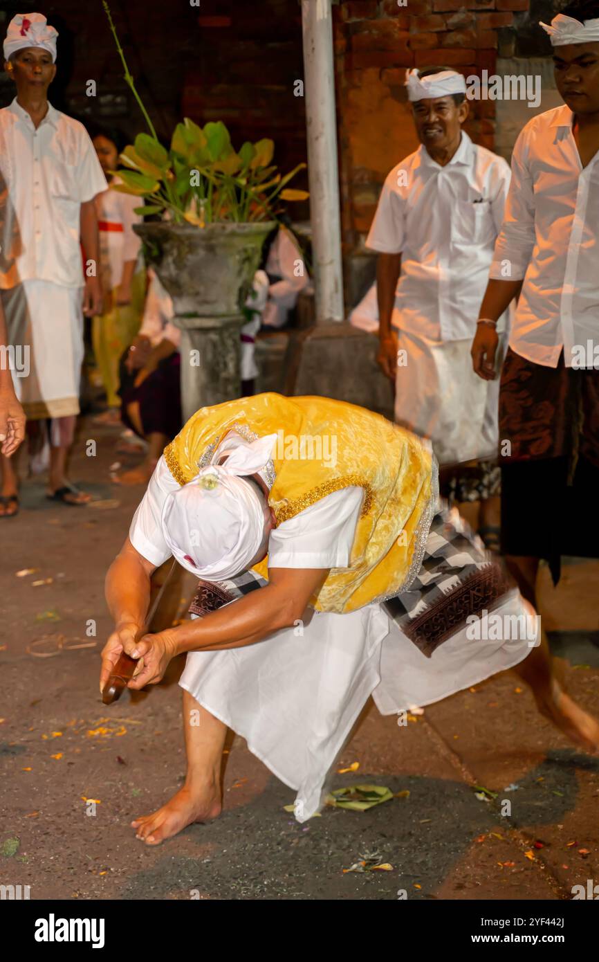 Balinese men stab themselves with kiris at Ngurek or Ngunying ritual ...