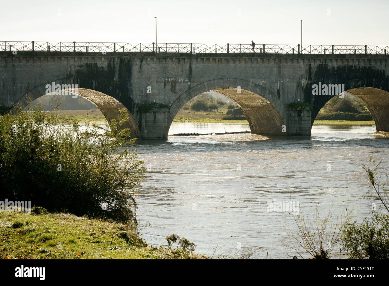 High level of the Loire River under the Digoin canal bridge ...