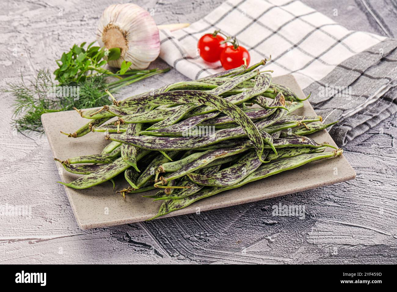 Fresh raw young green beans heap Stock Photo - Alamy
