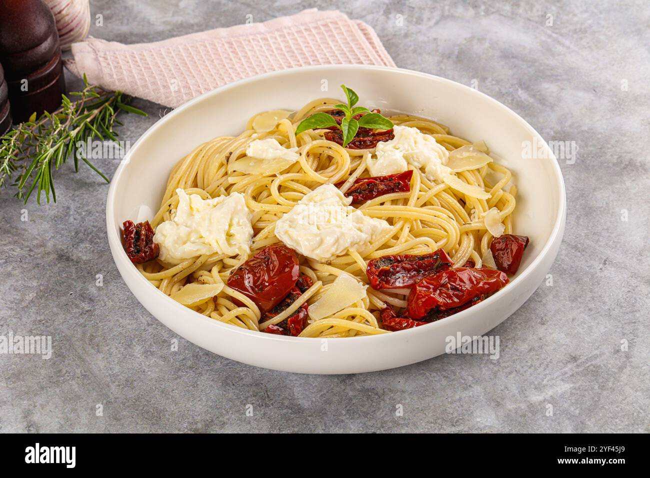 Italian pasta spaghetti with stracciatella and tomato Stock Photo - Alamy