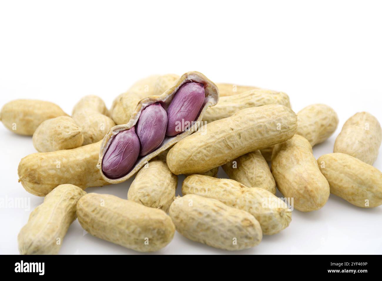 Fresh boiled peanut whole shell hi-res stock photography and images - Alamy