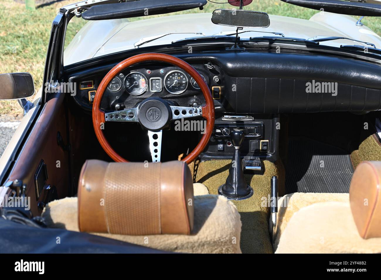 Mgb interior hi-res stock photography and images - Alamy