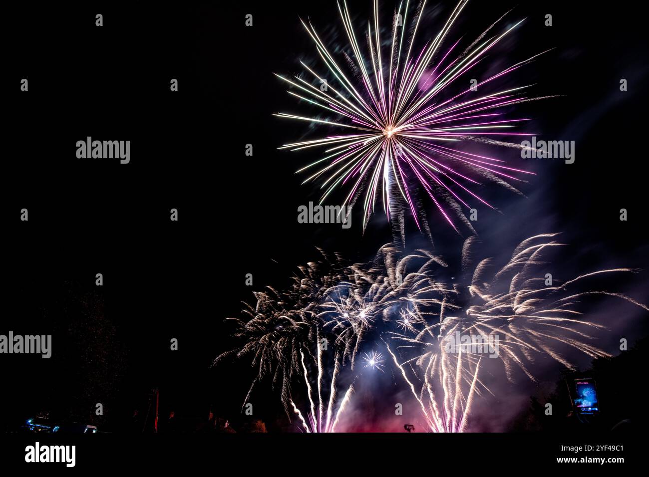 Fireworks at Wallingford, Illusion Fireworks at the Kinecroft, November ...