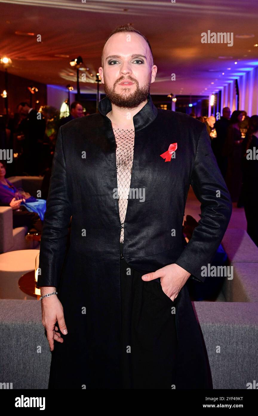 Nils Wanderer bei der Festlichen Opernnacht 2024 für die Deutsche AIDS ...